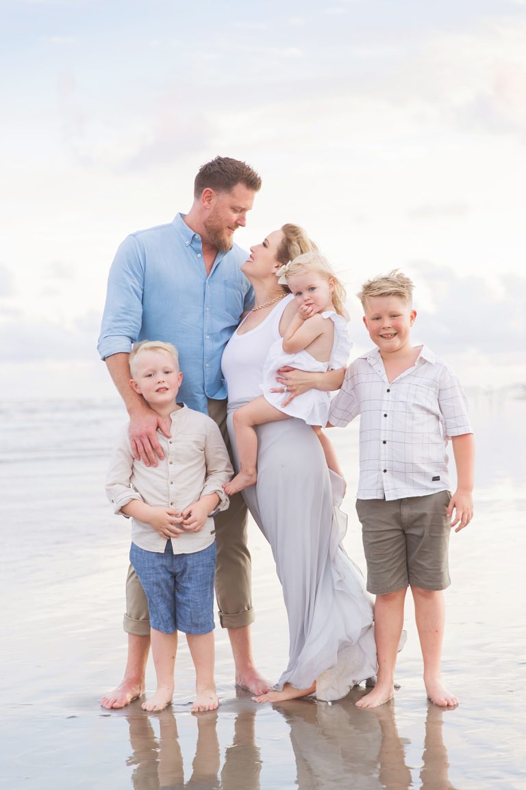 10 Stunning Gallery Wall Designs for your New Family Pictures - Fresh ...